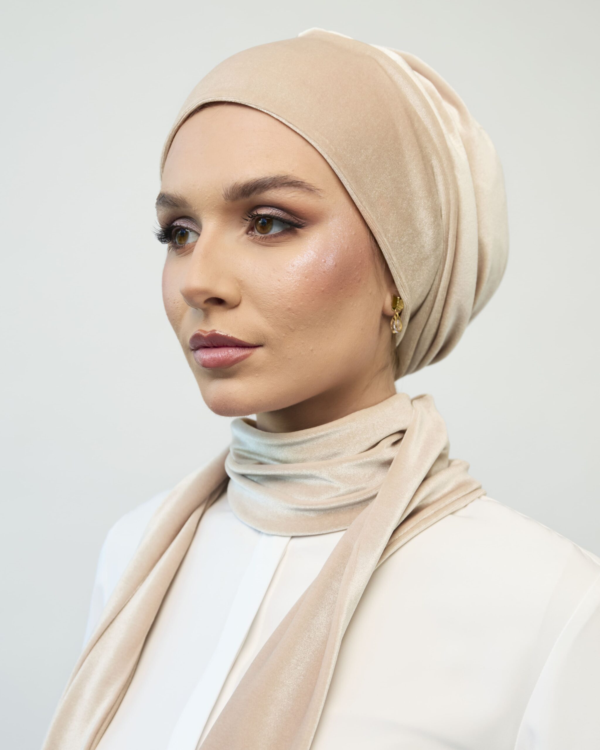 Beige with scarf – Velvet – Level Turbans